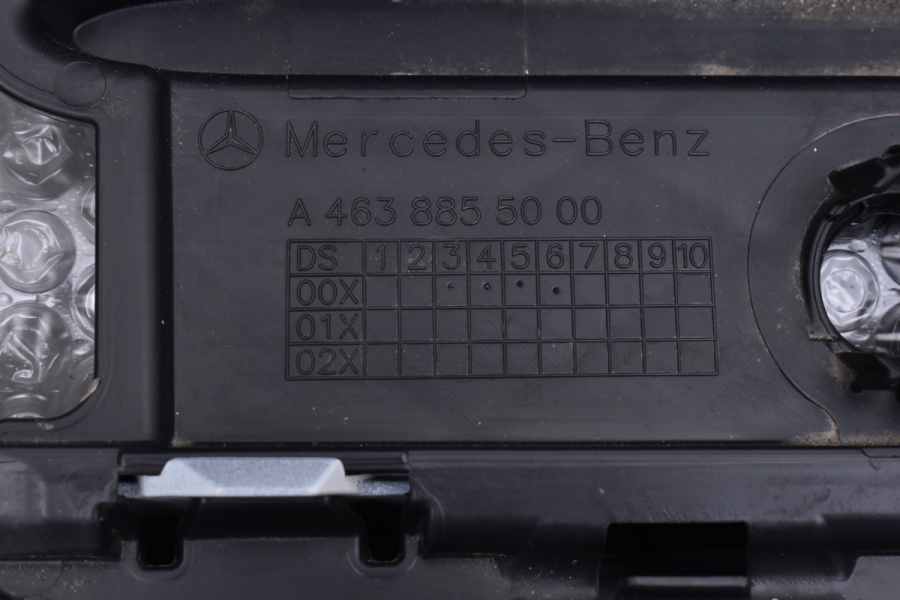 【大きな割れ・凹みなし】ベンツ 現行 W463A Gクラス 純正 フロント バンパー ホワイト系 品番：A4638855000 G350d ...