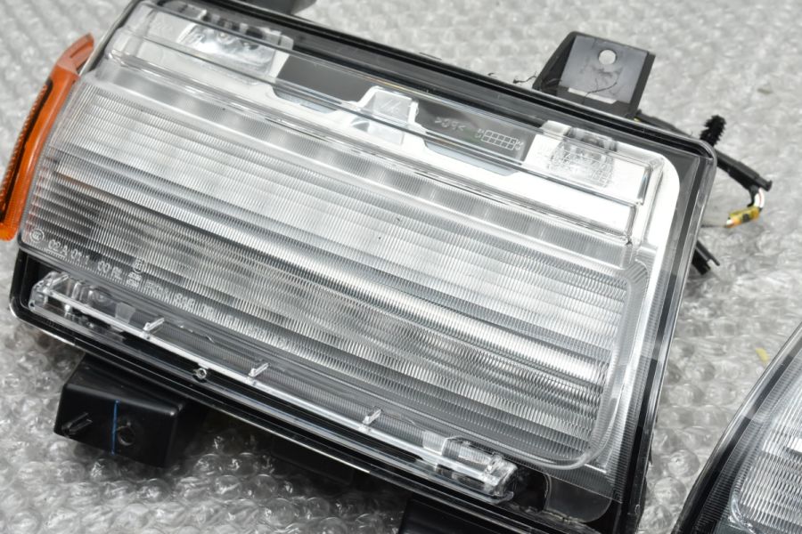 【正規品 美品】JEEP ジープ JL ラングラー 純正 デイライト ウィンカー付属 左右セット 品番:55112884AF ...