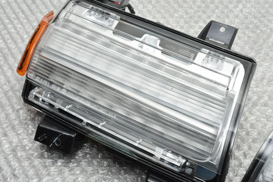 【正規品 美品】ジープ JL ラングラー 純正 デイライト ウィンカー付 左右セット 品番：55112884AG/55112885AG ...