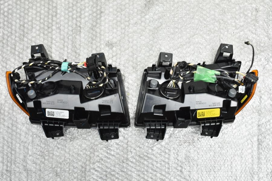 【正規品 美品】ジープ JL ラングラー 純正 デイライト ウィンカー付 左右セット 品番：55112884AG/55112885AG ...