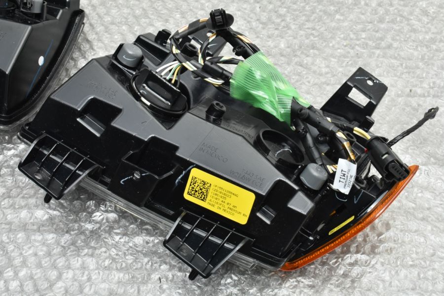 【正規品 美品】ジープ JL ラングラー 純正 デイライト ウィンカー付 左右セット 品番：55112884AG/55112885AG ...